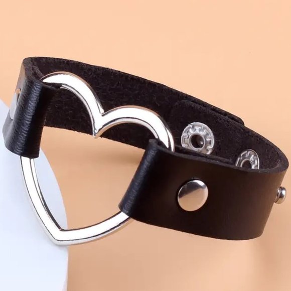 Leather Bracelets | Jewelry | Heart Cuff Bracelet Black Heart Rivet ...